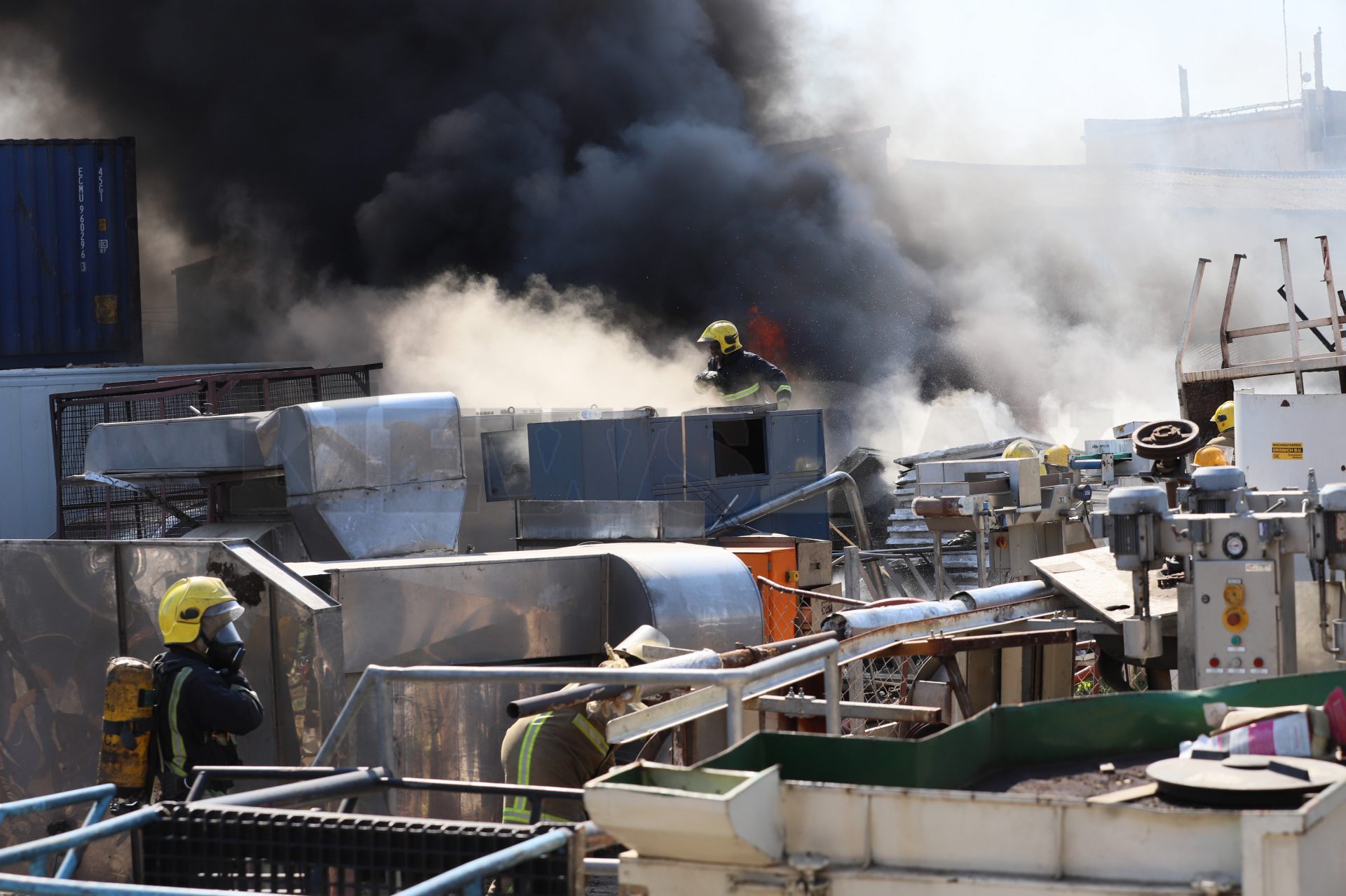 #MenAtWork #FireHeroes #Harare Fire Brigade attends to a fire along ...