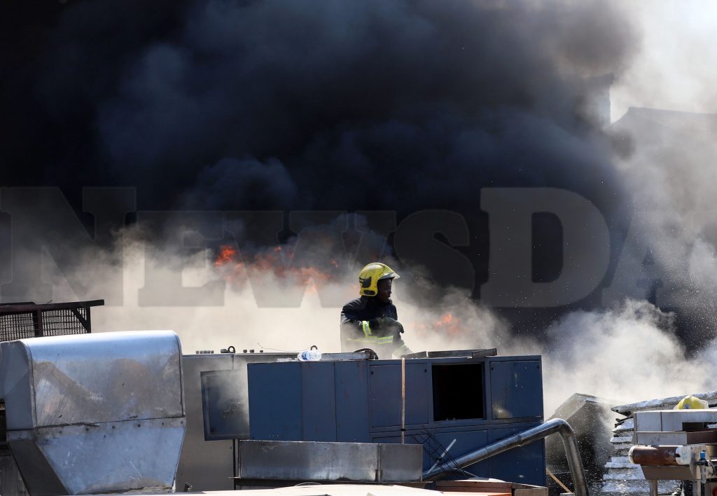 #MenAtWork #FireHeroes #Harare Fire Brigade attends to a fire along ...