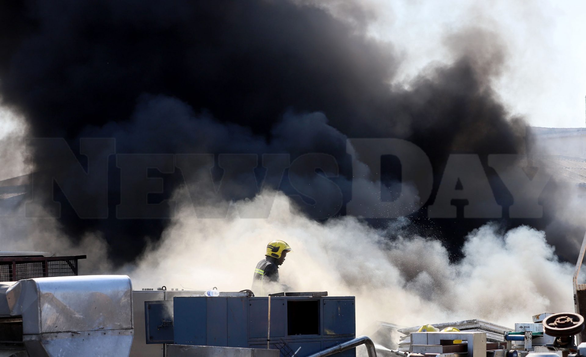 #MenAtWork #FireHeroes #Harare Fire Brigade attends to a fire along ...