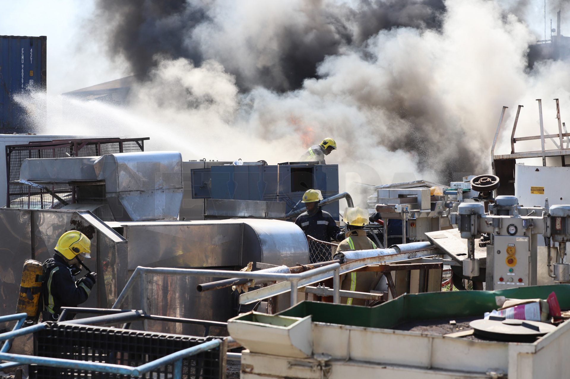 #MenAtWork #FireHeroes #Harare Fire Brigade attends to a fire along ...
